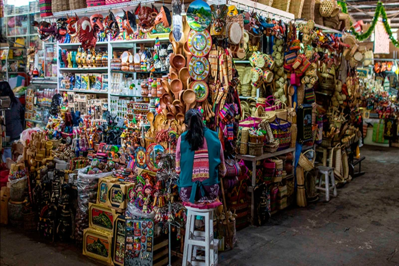 Mercado San Pedro: La Tradición Viva de Cusco - Cusco Aventura